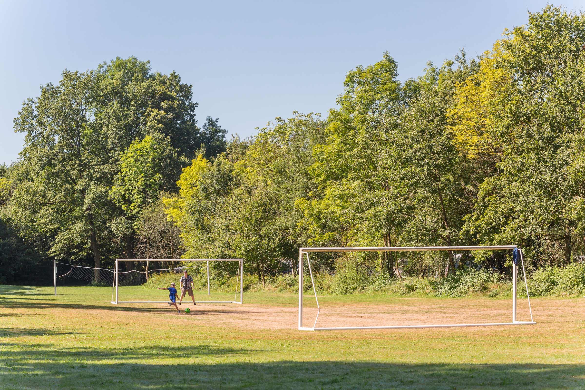 Activiteiten - Activiteiten op de camping - Sportveld - Camping du Val ...